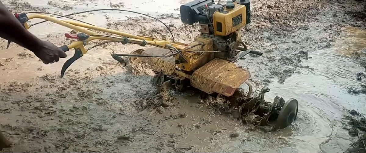 Megha Trader Kisankraft power weeder soil field